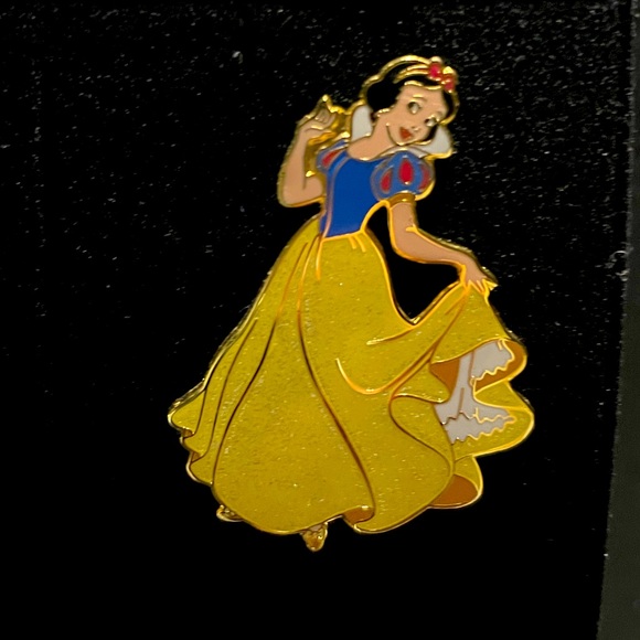 Jewelry | Vintage Princess Snow White Disney Trading Pin | Poshmark